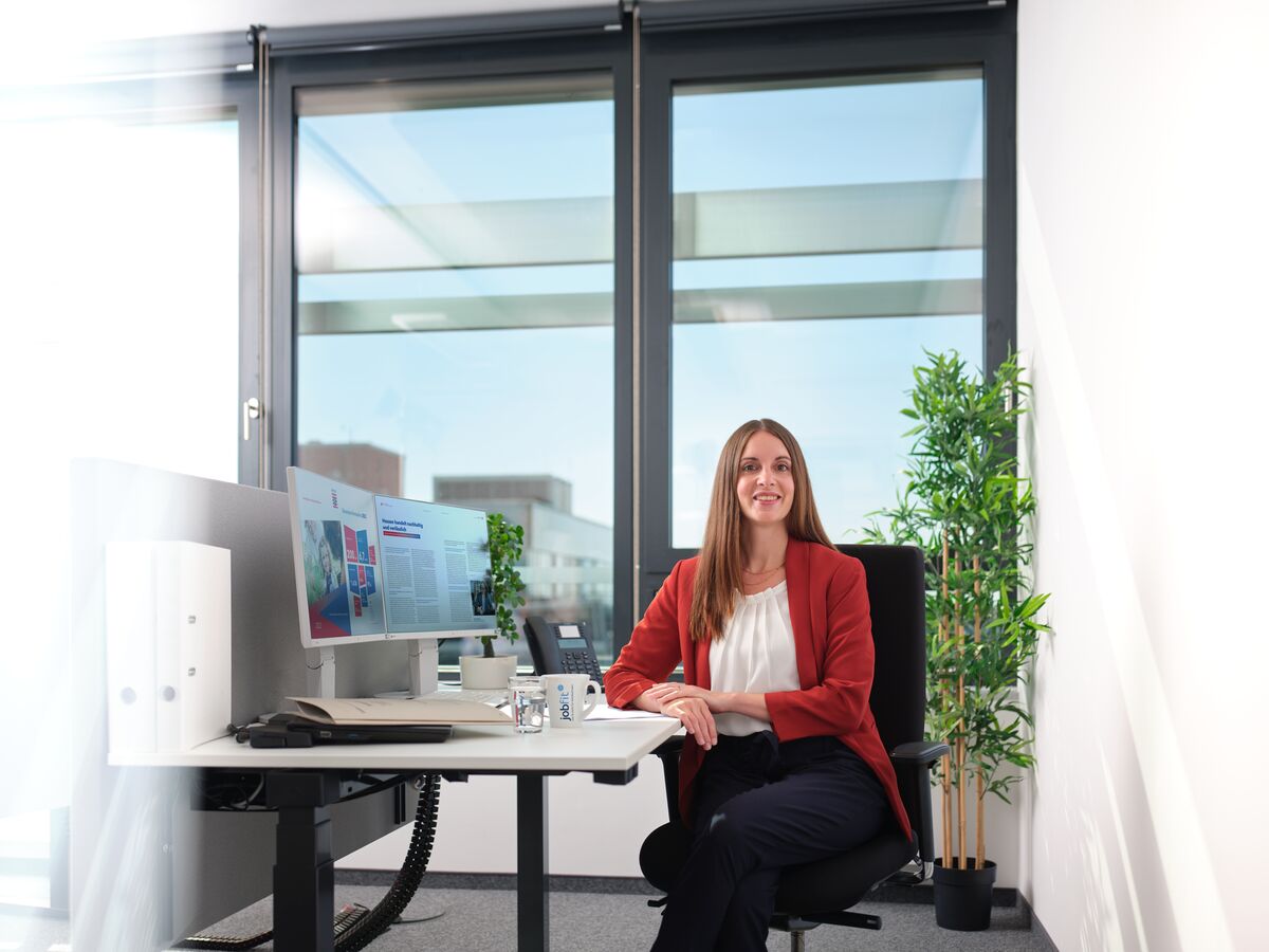 Bei uns gibt es viele Möglichkeiten zu arbeiten. | Besser. Bei uns.